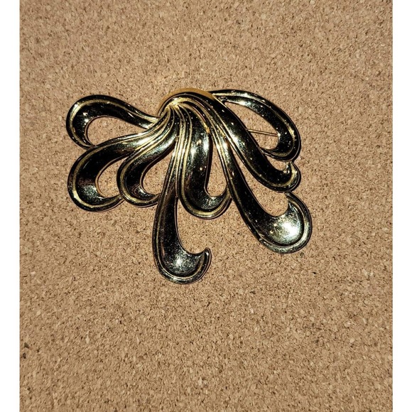 Monet | Jewelry | Vintage Bold Artistic Brooch Pin Monet Gold Toned ...